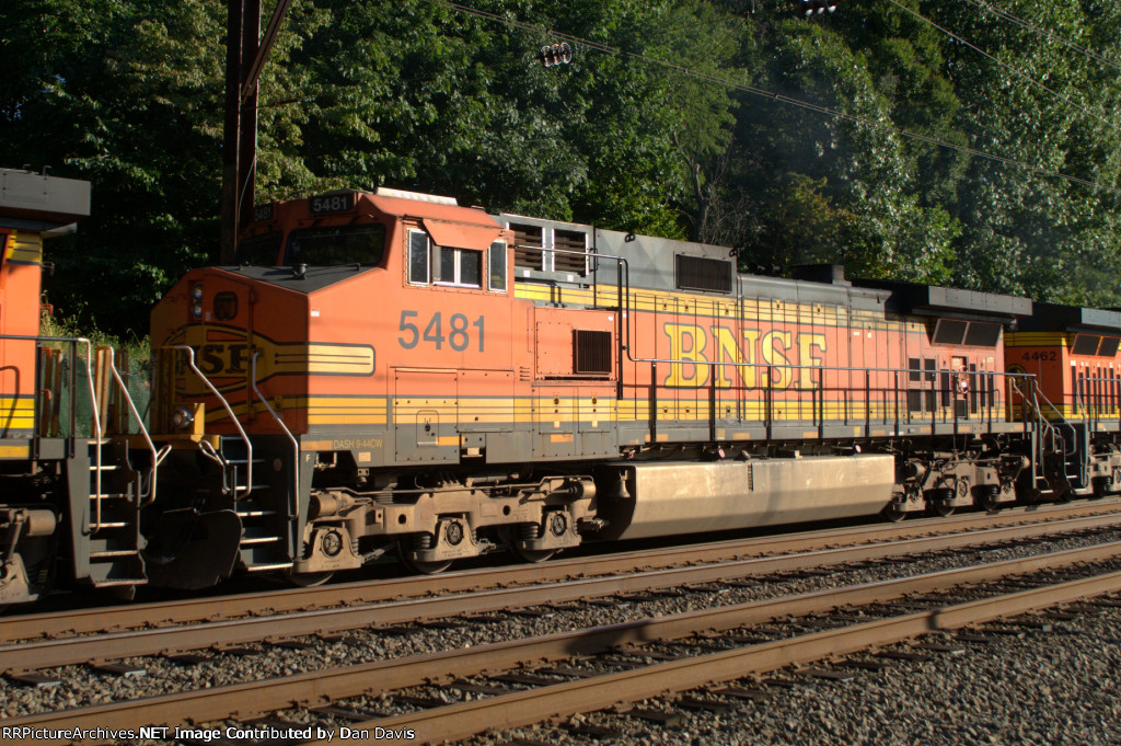 BNSF D9-44CW 5481 trails on K140